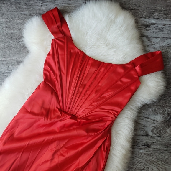 Dani•Thegirl | Dresses | Glossy Satin Draped Sleeve Off The Shoulder ...